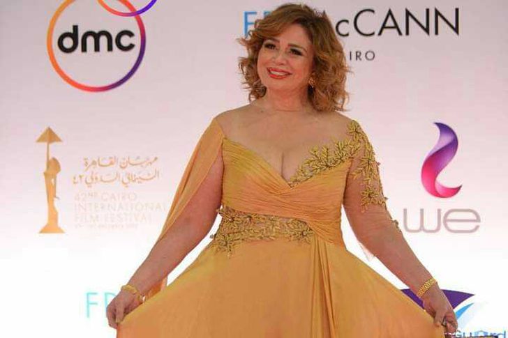 إلهام شاهين بإطلالة جريئة في افتتاح مهرجان القاهرة السينمائي 2020 أهل مصر