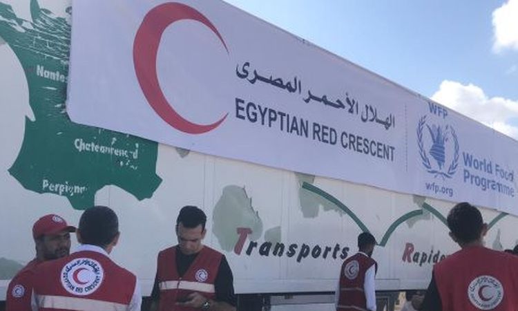 الهلال الأحمر المصري 35 شاحنة تحمل 600 طن مساعدات دخلت إلى قطاع غزة